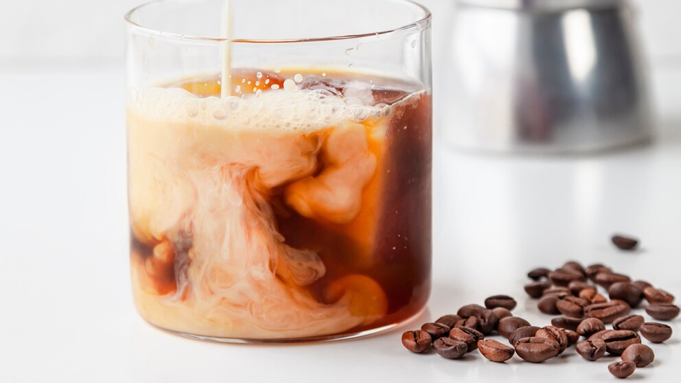 „Proffee“: Hilft der Kaffee-Protein-Mix beim Abnehmen? - FITBOOK