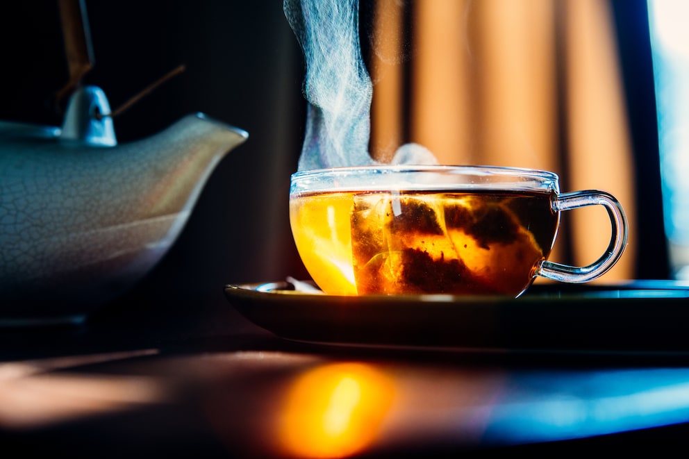 Schwarzer Tee: Wirkung, Anwendung, Zubereitung - FITBOOK