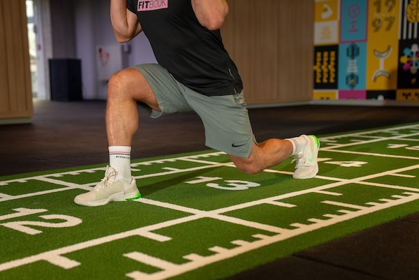 Lunges – effektive Übung für Po, Beine und Rumpf - FITBOOK