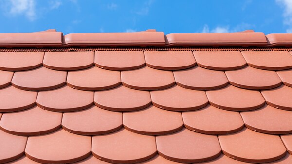 Dachziegel, Dachpfannen, Schindeln: Was ist der Unterschied?