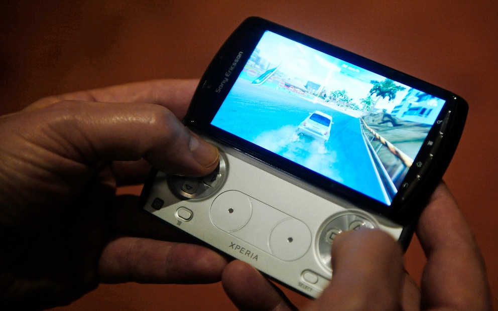 Ayaneo bringt mit Pocket Play das PlayStation-Smartphone zurück
