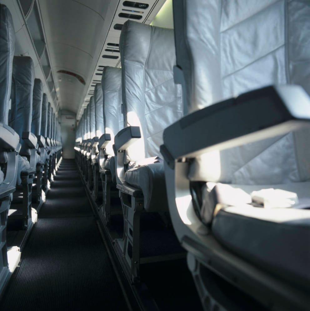 How to Raise the Aisle Armrest on an Airplane - TRAVELBOOK
