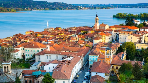 Arona: Tipps für die italienische Stadt am Lago Maggiore - TRAVELBOOK